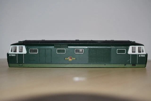 HORNBY CLASS 35 Hymek D7063 Diesel Locotive Body Spares/Repairs OO ...
