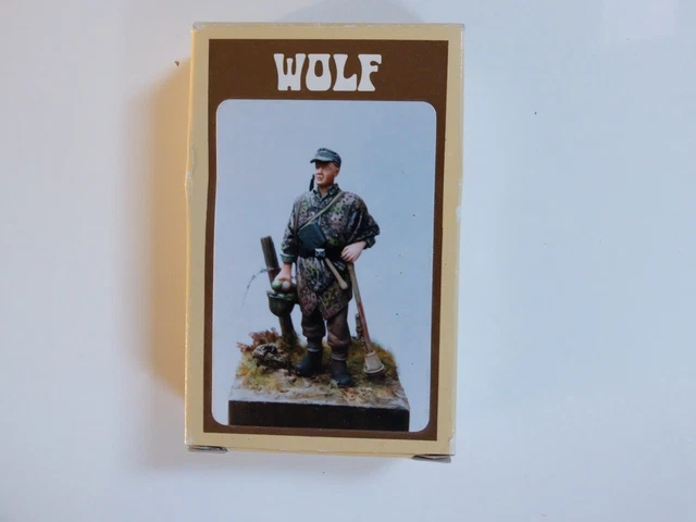 WOLF GERMAN WAFFEN SS with Panzerfaust resin 1/35 model figure EUR 14 ...
