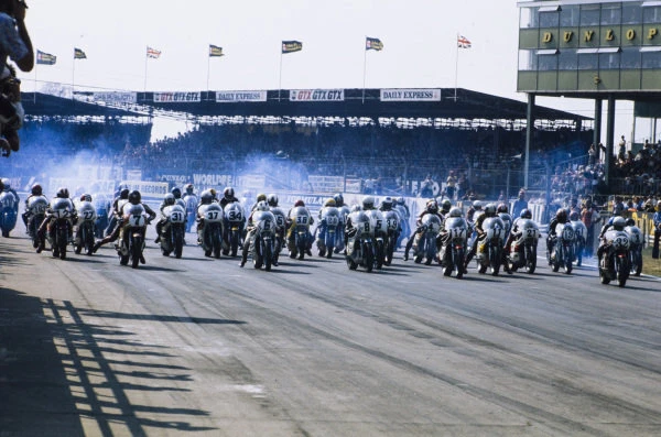 BARRY SHEENE SUZUKI Phil Read Suzuki 1976 Motorcycle Racing Old Photo 1 ...