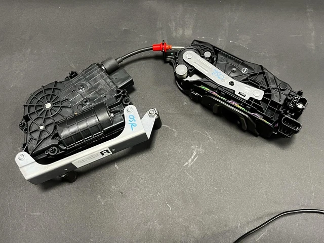 MERCEDES-BENZ V CLASS W447 Rear Right Sliding Door Lock A4477301002 £ ...