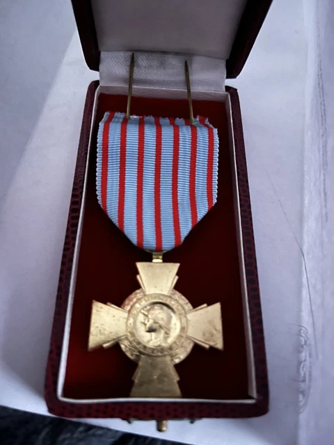 FRANCE MÉDAILLE CROIX Du Combattant En Bronze Doré Guerre 1914-1918 EUR 16,90 - PicClick FR