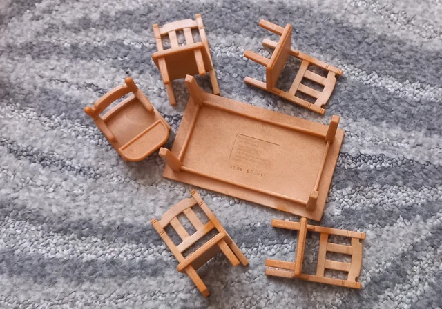 SYLVANIAN FAMILY TABLE And Chairs And Baby Seat £9.73 - PicClick UK