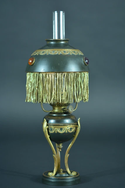 ANCIENNE CHARMANTE LAMPE à pétrole 1900 Hugo Schneider style Louis XVI ...