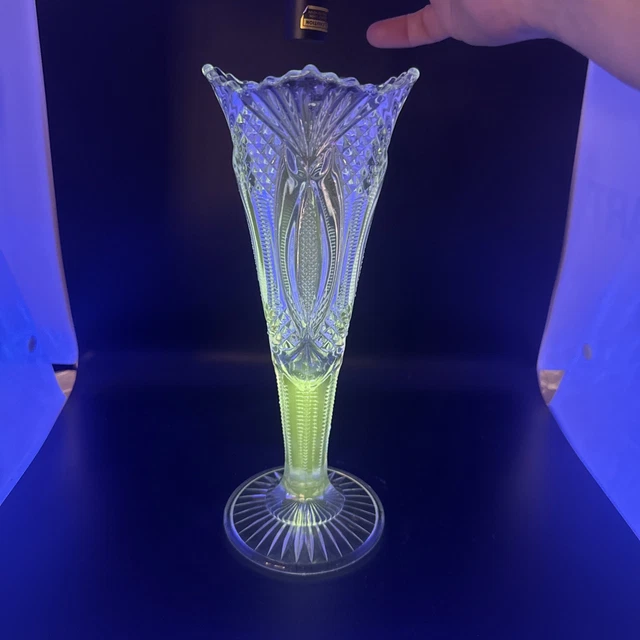 ANTIQUE EAPG MCKEE Glass JUBILEE aka Hickman 10" Bud Vase UV Glow ...