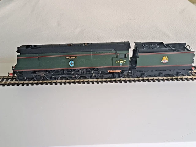 HORNBY R2221 Battle Of Britain Class 34067 RAF 'Tangmere' DCC SOUND ...