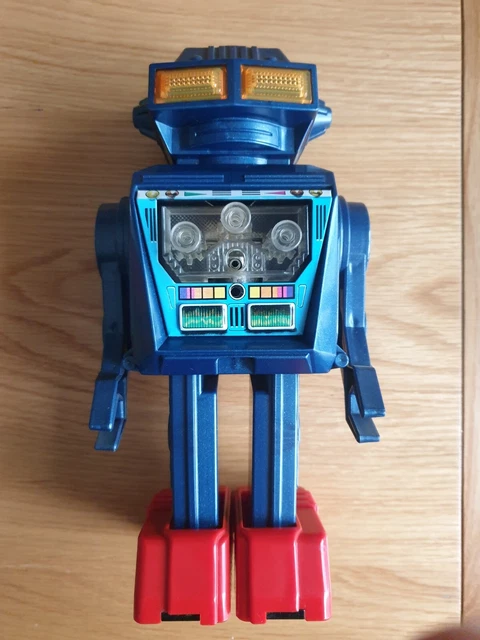 VINTAGE JAPAN HORIKAWA Dynamic Smoking Fighter Robot Battery Operated ...