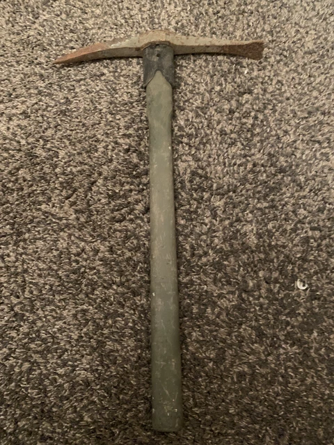 EX MOD /|\ Vintage British Military Short 26” Inch Infantry Pick Axe £ ...