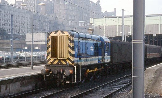 ORIGINAL COLOUR SLIDE of 08720 BR class 08 diesel shunter loco £1.65 ...