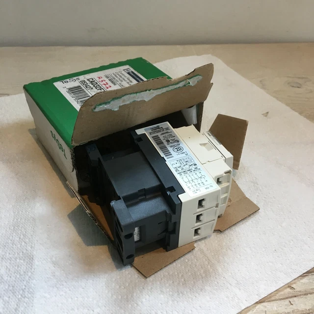 CONTACTEUR RELAIS DE commande Schneider Telemecanique CAD32F7, 10 ...