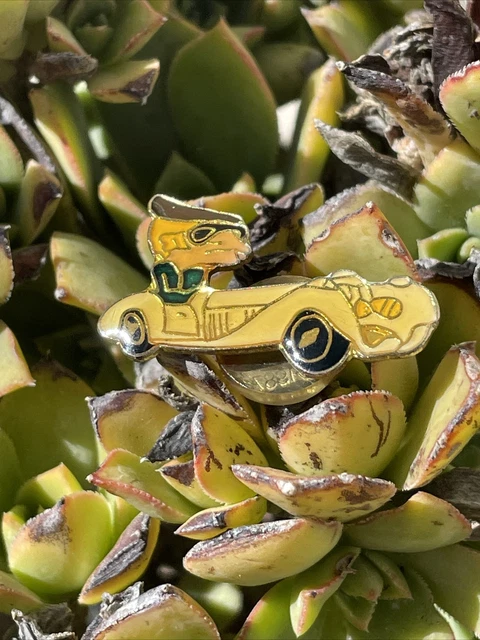 VINTAGE YELLOW RACE Car With Driver Auto Racing Grand Prix Indy Pin $12 ...