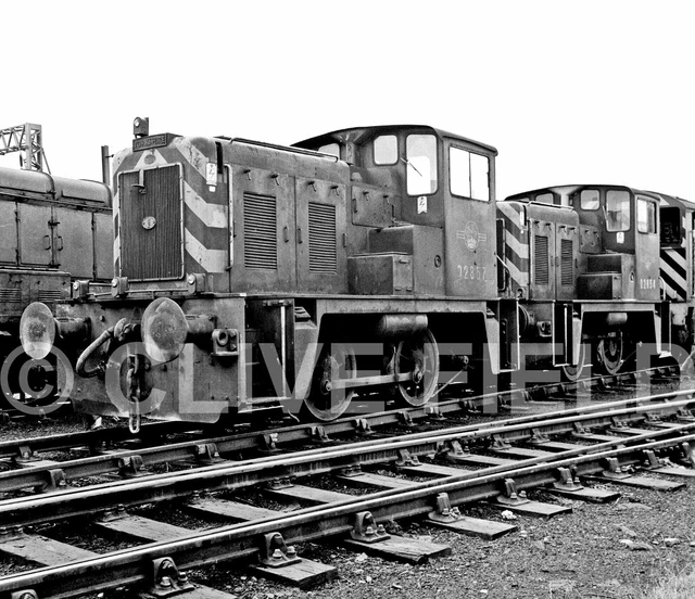 RAILWAY PHOTOGRAPH 6X4 Diesel loco D2857 Allerton 1970. £2.95 - PicClick UK