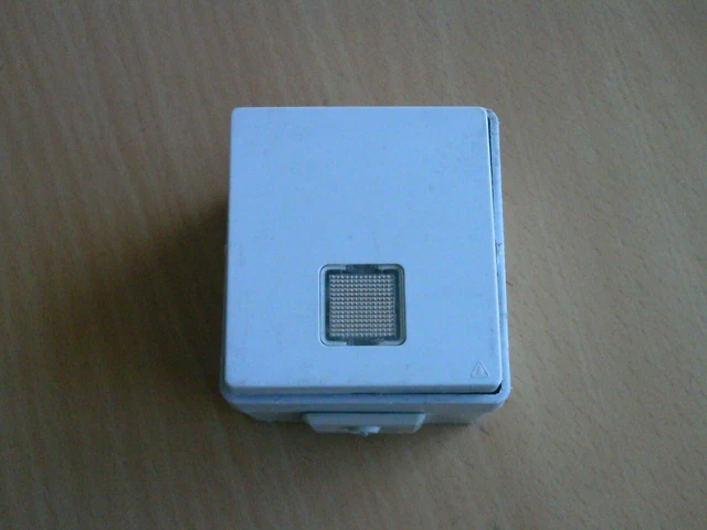 BOUTON POUSSOIR PLEXO ancien modèle Legrand 91827 avec voyant inclus ... BOUTON POUSSOIR PLEXO ancien modèle Legrand 91827 avec voyant inclus ...
