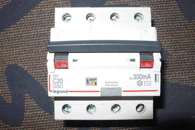 DISJONCTEUR DIFFERENTIEL TRI+N 20A 300mA TETRAPOLAIRE 20AMPERE 4P LEGRAND 411206 EUR 69,00 ...