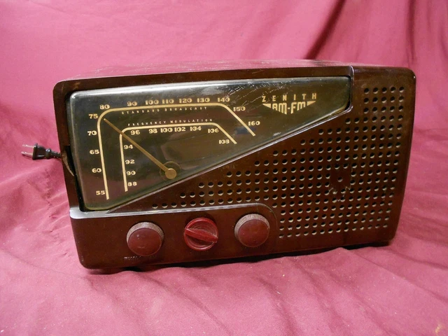 ZENITH MODEL 7E02 AM/FM table radio Bakelite case. £14.11 - PicClick UK