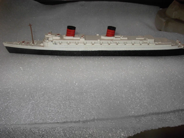 VINTAGE DIECAST METAL Tri-Ang Model Ship Rms Queen Elizabeth M702, 1: ...