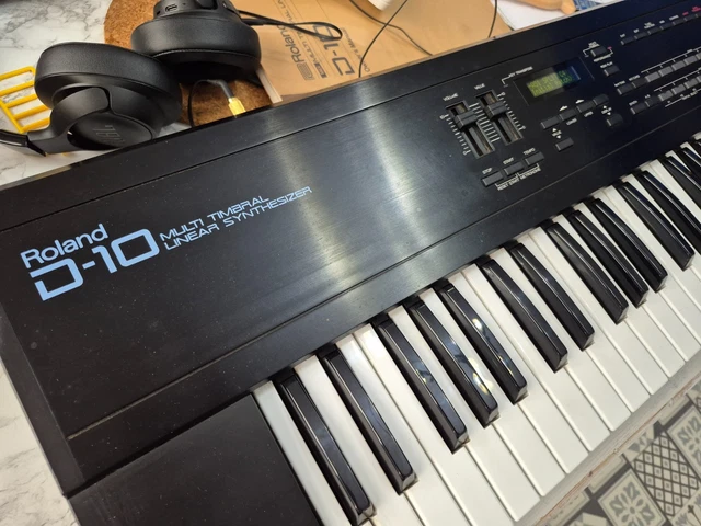 ROLAND D-10 SYNTHESIZER plus operation manual £114.42 - PicClick UK