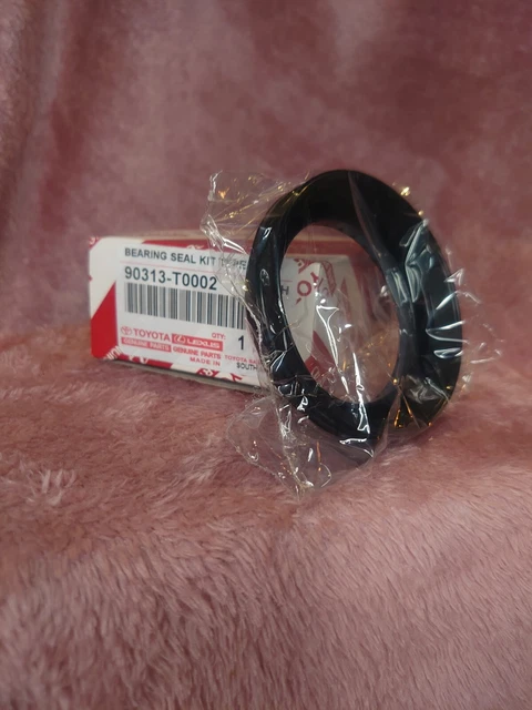 GENUINE OEM TOYOTA HILUX Drive Shaft Seal 90313-T0002 £13.50 - PicClick UK