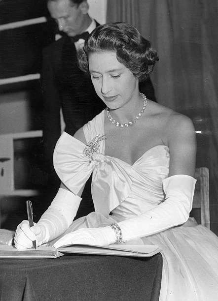 PRINCESS MARGARET AT Arusha In Tanganyika . 1956 OLD PHOTO $9.00 ...