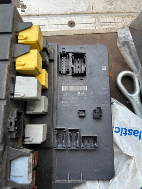 MERCEDES SPRINTER W906 2008-2014// Sam Control Unit Fuse Box ...