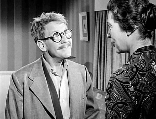 BURGESS MEREDITH AS Henry Bemis and Jacqueline deWit as Helen - 1959 Old Photo £5.69 - PicClick UK