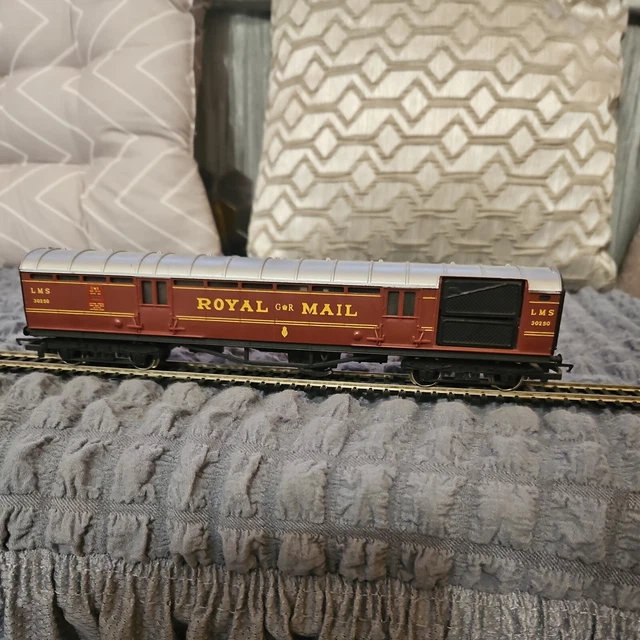 HORNBY R4155 TPO Operating Royal Mail Coach 30246 in LMS Crimson Lake ...