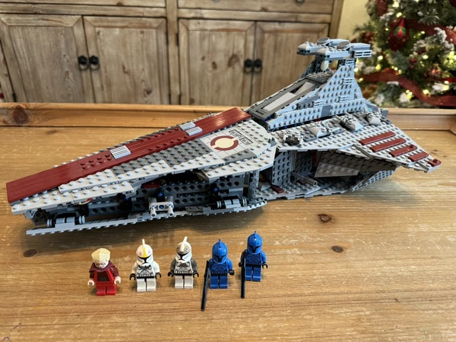 LEGO STAR WARS Venator Class Republic Attack Cruiser Set #8039 avec ...