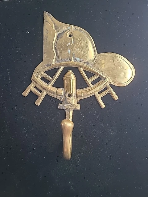 VINTAGE 8& HIGH Brass Fireman Helmet Ladder Hydrant Wall Hang Hook £23. ...
