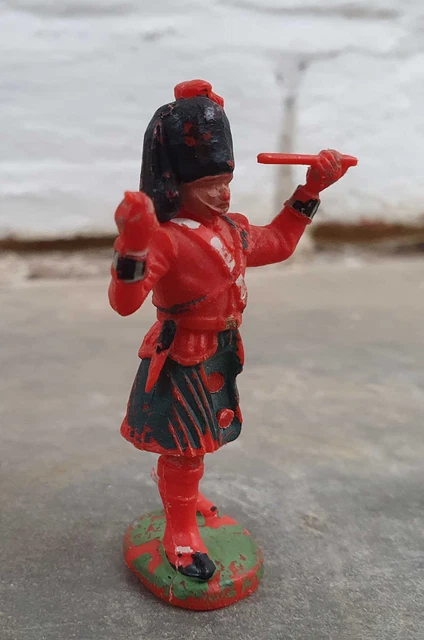 **BRITAINS HERALD MINIATURES** BRITISH GUARDS SCOTTISH DRUMMER/GORDON ...