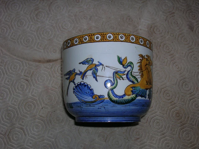 CACHE POT EN faience de gien decors chevaux char de neptune 10x8 EUR 30 ...