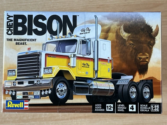 REVELL 17471 MODELLBAUSATZ 1/32 Zugmaschine ’78 Chevy Bison 70 Bauteile ...