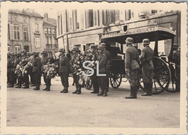 FOTO, MG.-BATL. 14, Beisetzung, Friedhof, Bar-le-Duc, Frankreich, 1942 ...