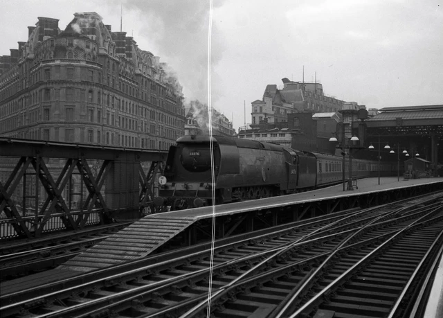6X4CM NEGATIVE . BR/SR WC/BB Steam Loco 34076 '41 Squadron' . Charing ...