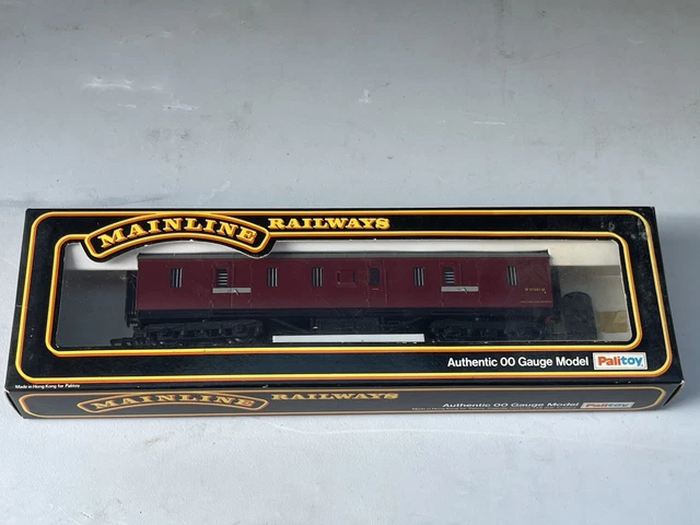 MAINLINE OO GAUGE Model Railway 937307 50' Maroon Parcels Vans M31361M ...