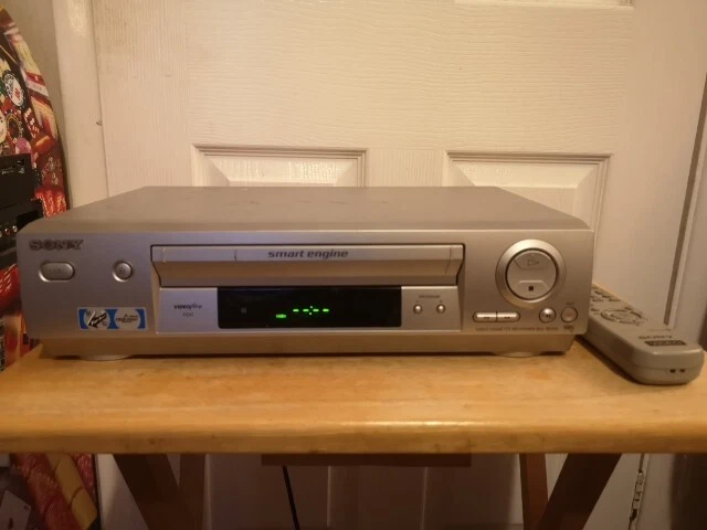 SILVER SONY VIDEO TAPE PLAYER/ RECORDER VCR+ PDC SLV-SE220 VHS Remote £ ...