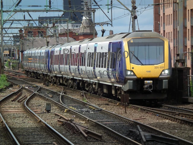 CLASS 331 331031, 3 car EMU, in Northern at Manchester Oxford Road £0. ...