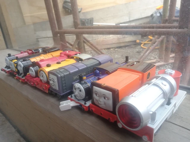 THOMAS AND FRIENDS Trackmaster Tomy motorised battery operated trains ...