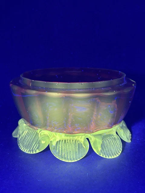 ANTIQUE CRANBERRY GLASS Bowl miss the lid Manganese Glass glow uv365 £ ...