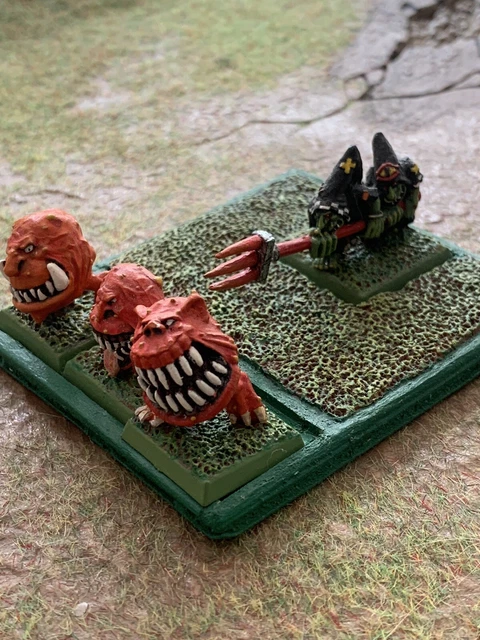 WARHAMMER FANTASY Night Goblin Cave Squigs x 3 With Squig Hunters OOP ...