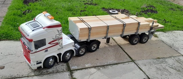 TAMIYA 1/14 SCALE Radio Controlled Scania 8x4x4 & Semi-Trailer w/load ...