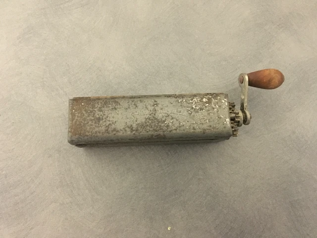 ANCIENNE MACHINE A Rouler Les Cigarettes Marque Le Centenaire 1889 EUR ...