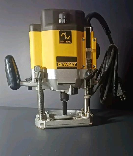 DEWALT DW625 3-HP Electronic Variable Speed Heavy Duty Plunge Router ...