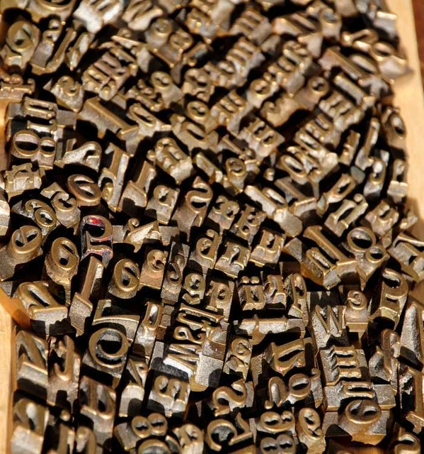 LOT DE CARACTÈRES à dorer police matériel de reliure dorure cuir bronze ...