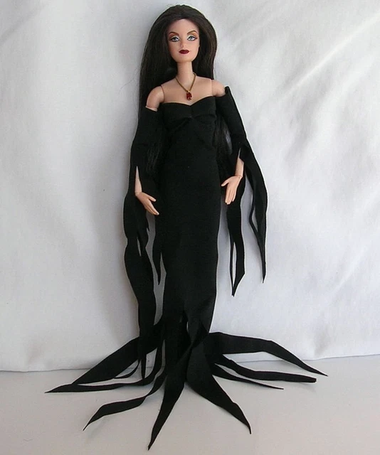 MATTEL BARBIE MORTICIA ADDAMS Articulated Hybrid Doll Addams Family EUR ...