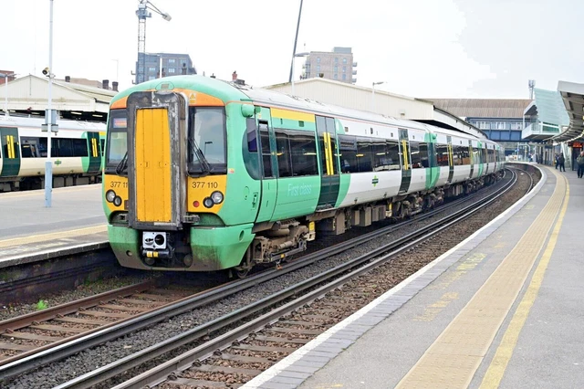 CLASS 377 NO 377110 in southern at clapham jn £1.00 - PicClick UK