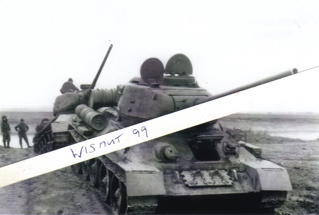 NVA-FOTO OLDTIMER DDR Landstreitkräfte Kettenfahrzeug Panzer T 34 EUR 2 ...