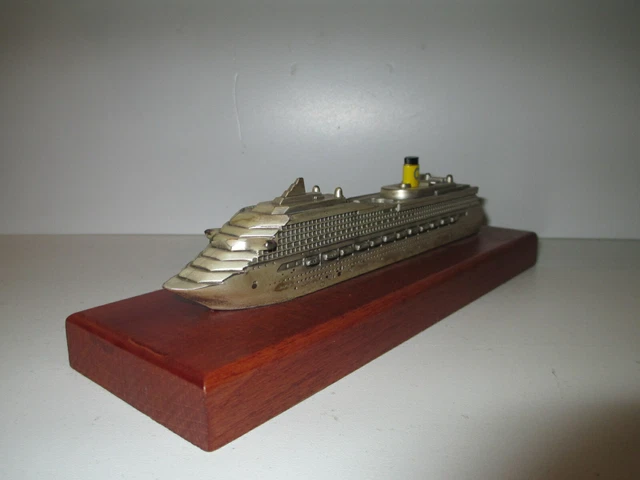 MAQUETTE BATEAU CROISIERE PAQUEBOT COSTA MAGICA Bois et Metal : 23 cm x ...