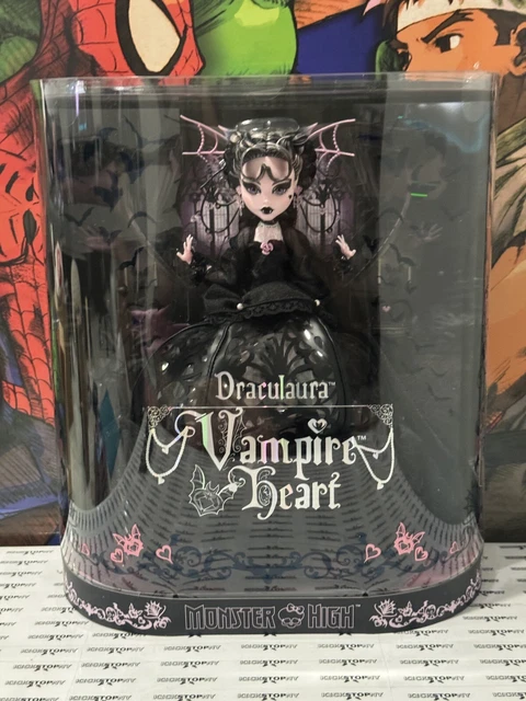 MONSTER HIGH DRACULAURA Doll Vampire Heart in Extravagant Black ...