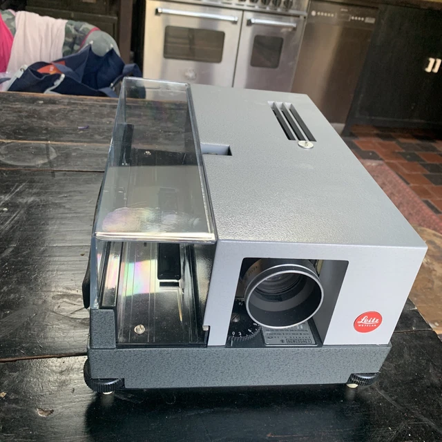 LEITZ WETZLAR PRADOVIT Color Autofocus Slide Projector & 2.5/90mm Lens ...