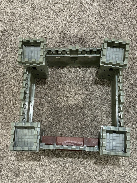 MEDIEVAL KNIGHTS CASTLE, Plastic, Operating Drawbridge, 10"L x10"W x 7 ...