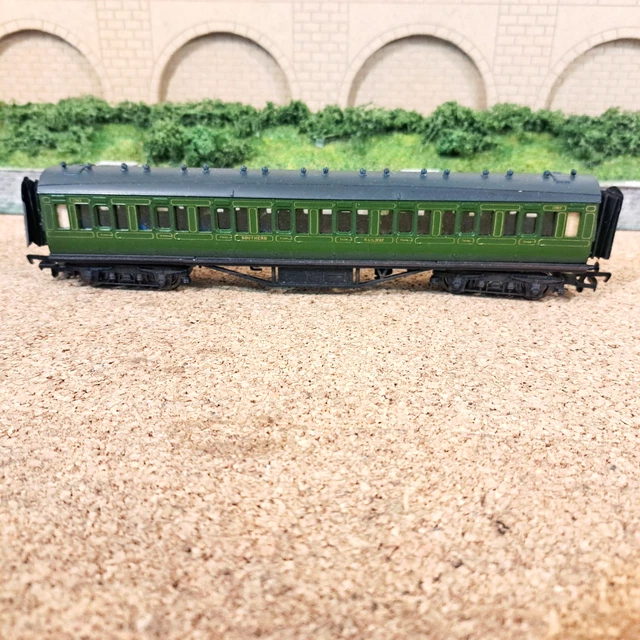 HORNBY OO GAUGE Refinished Southern Region Coach 1787 Free Post £13.95 ...